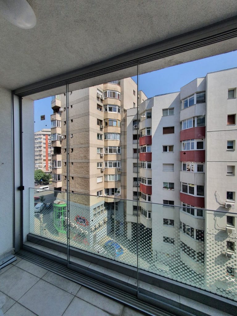 Vrei să închizi balconul? 3 aspecte esențiale de avut în vedere | Rom Decor