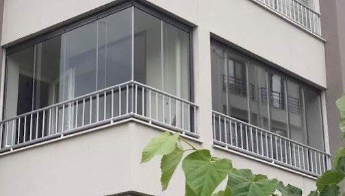 Inchidere balcon cu sistem culisant din sticlă securizată